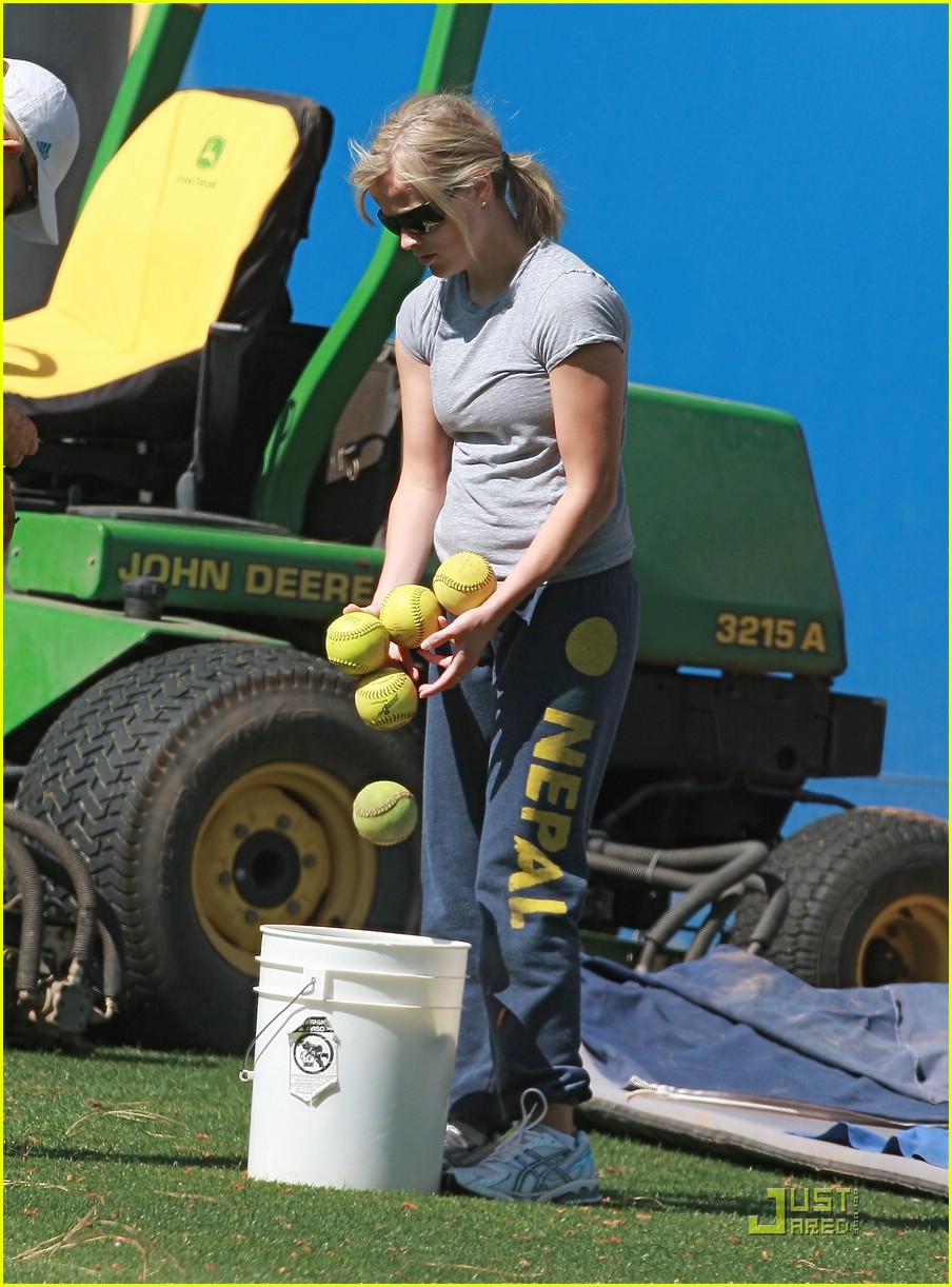 Reese Witherspoon: Softball Training Day: Photo 1856841 | Reese ...