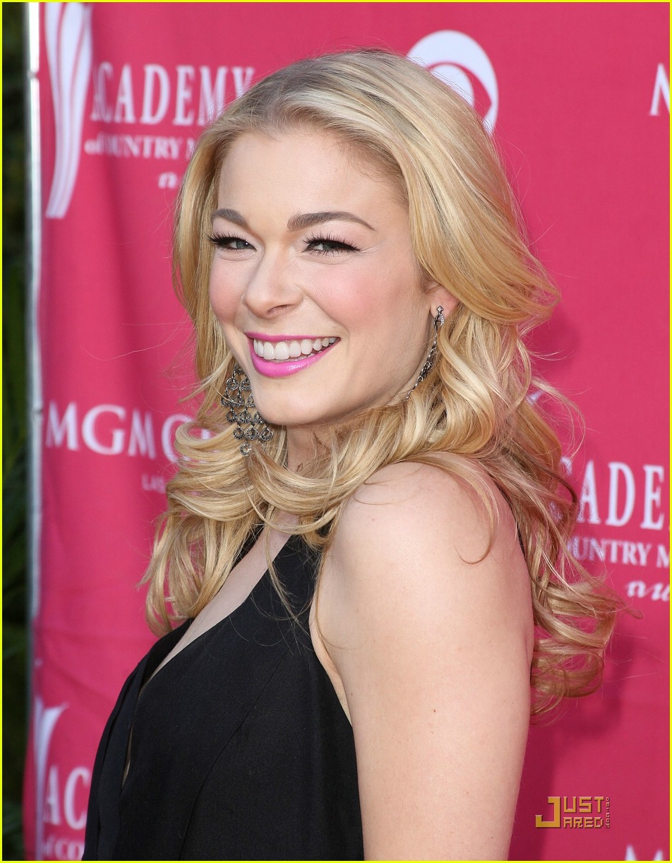 LeAnn Rimes Wins ACM's Humanitarian Award: Photo 1835401 | LeAnn Rimes ...