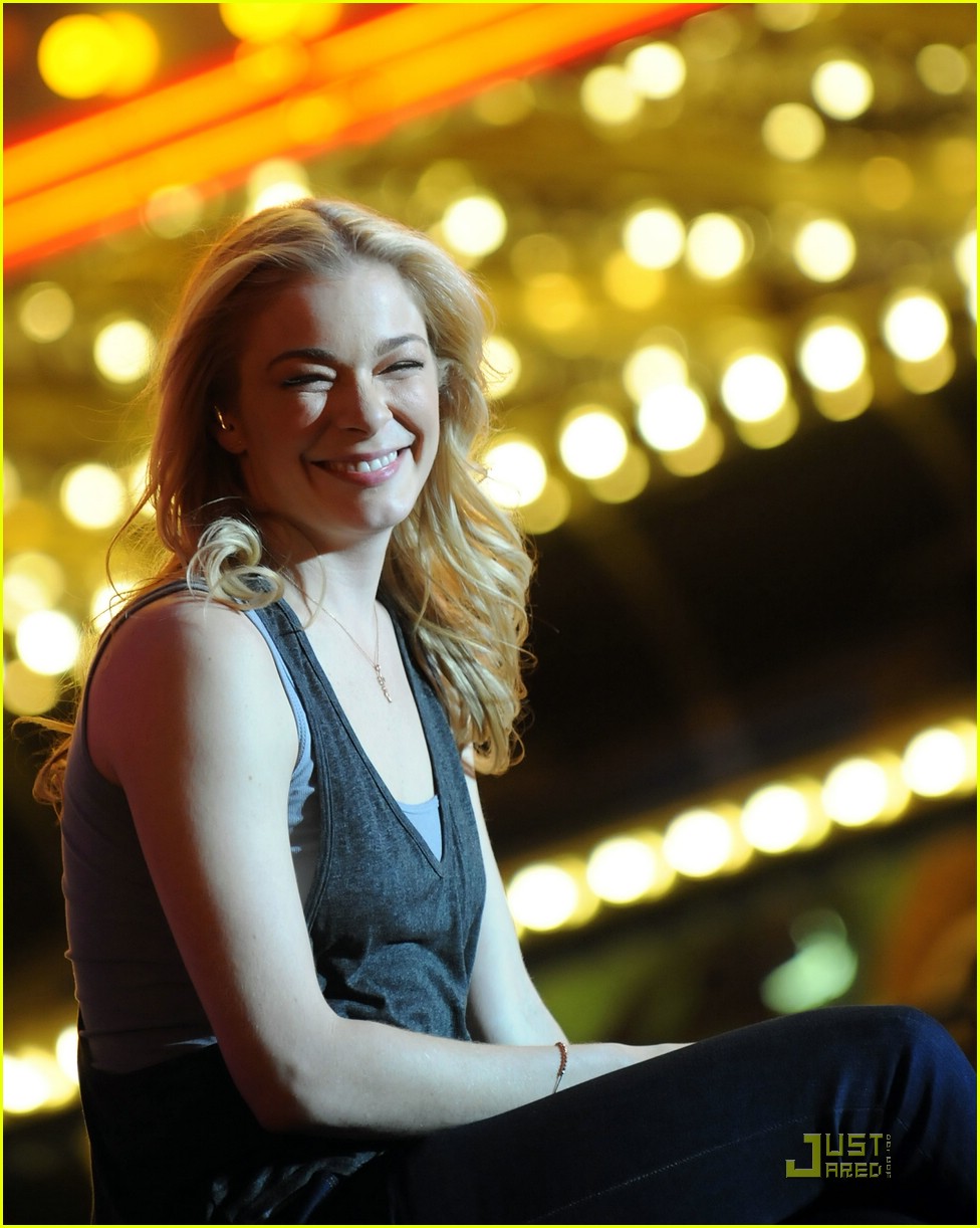 LeAnn Rimes Wins ACM's Humanitarian Award: Photo 1835431 | LeAnn Rimes ...