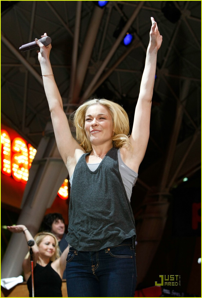 LeAnn Rimes Wins ACM's Humanitarian Award: Photo 1835461 | LeAnn Rimes ...