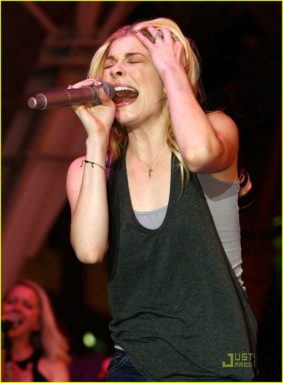 LeAnn Rimes Wins ACM's Humanitarian Award: Photo 1835531 | LeAnn Rimes ...