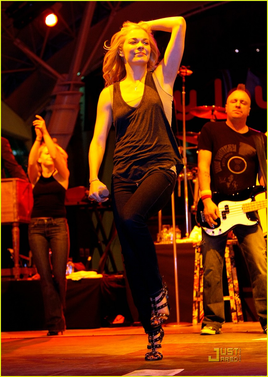 LeAnn Rimes Wins ACM's Humanitarian Award: Photo 1835581 | LeAnn Rimes ...