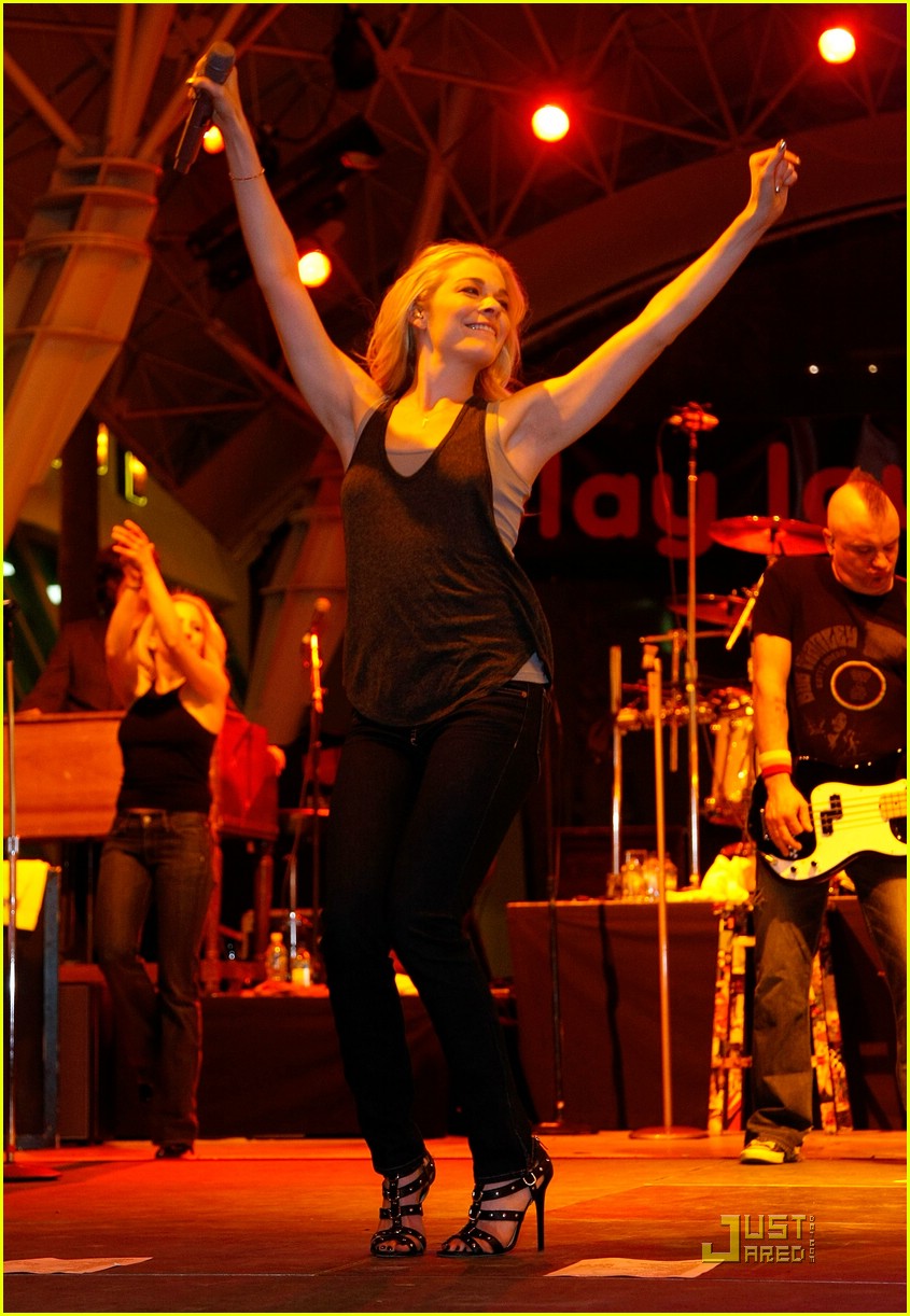 LeAnn Rimes Wins ACM's Humanitarian Award: Photo 1835631 | LeAnn Rimes ...