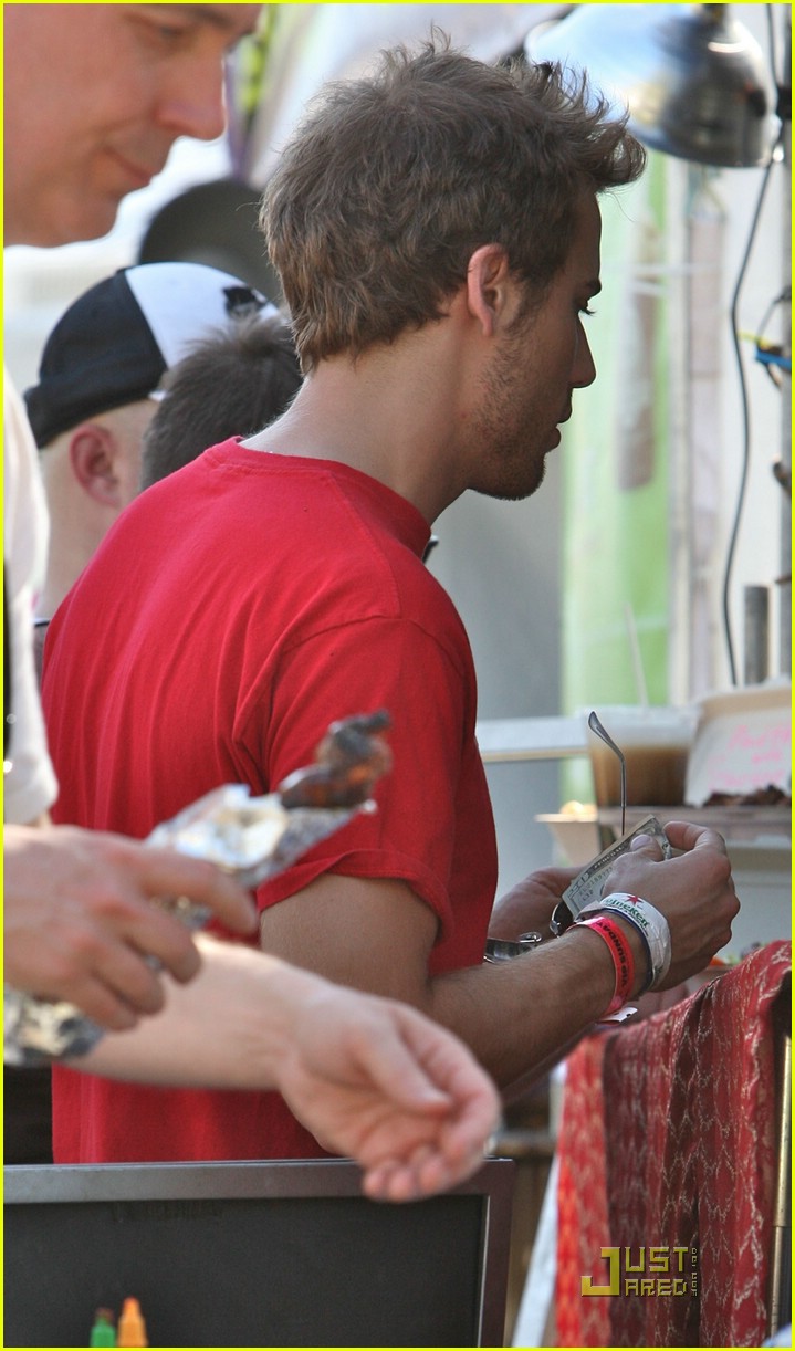 Jessica Stroup & Dustin Milligan: Coachella Couple: Photo 1864511 ...