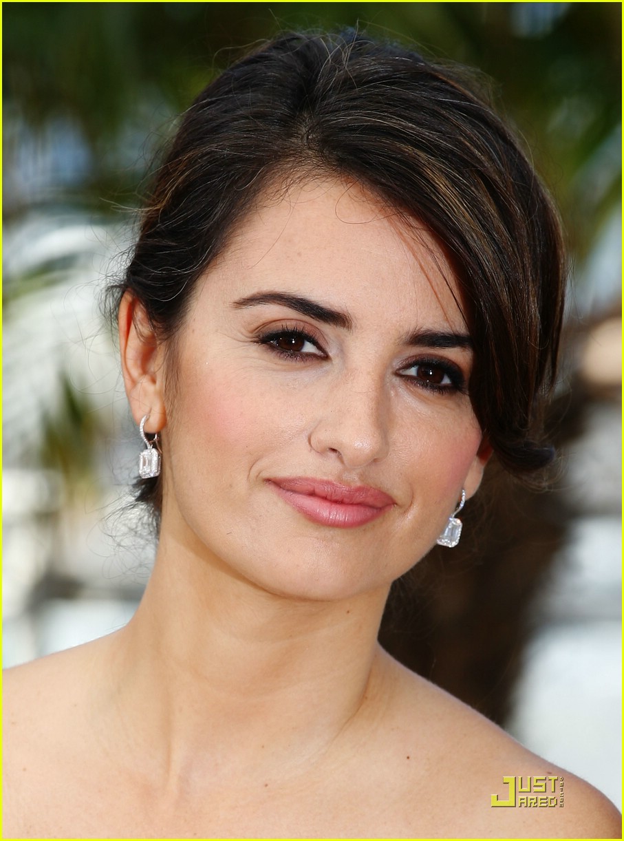 Penelope Cruz Embraces Cannes: Photo 1932181 | Cannes Film Festival ...