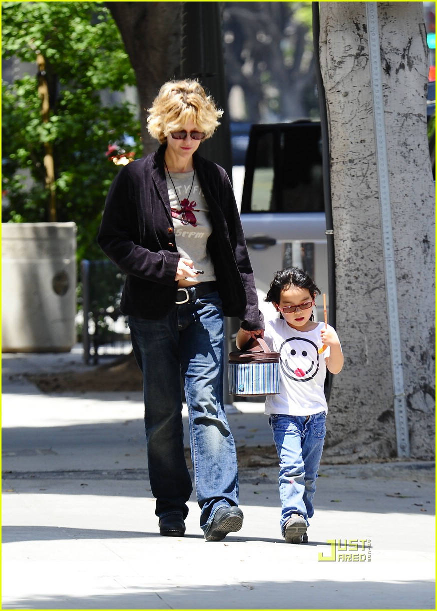 Daisy Ryan is Hockey Happy: Photo 1920921 | Celebrity Babies, Daisy ...