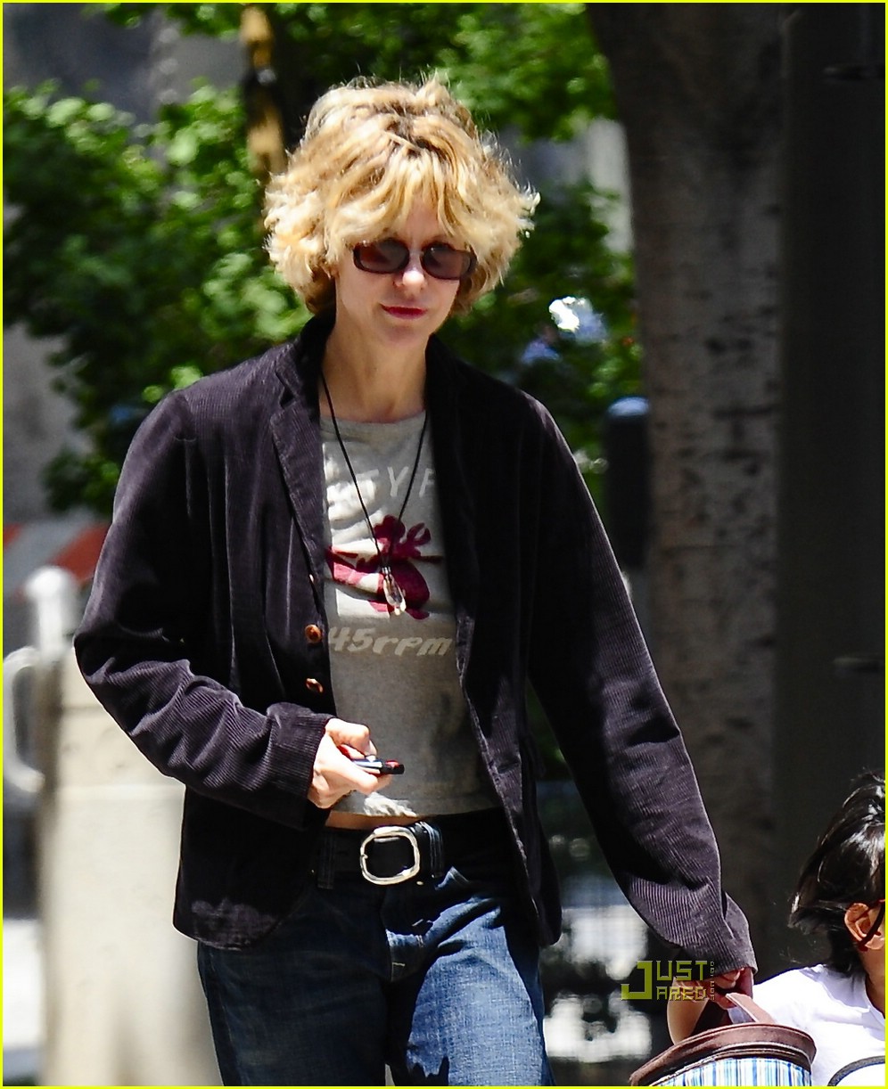 Daisy Ryan is Hockey Happy: Photo 1920951 | Celebrity Babies, Daisy ...