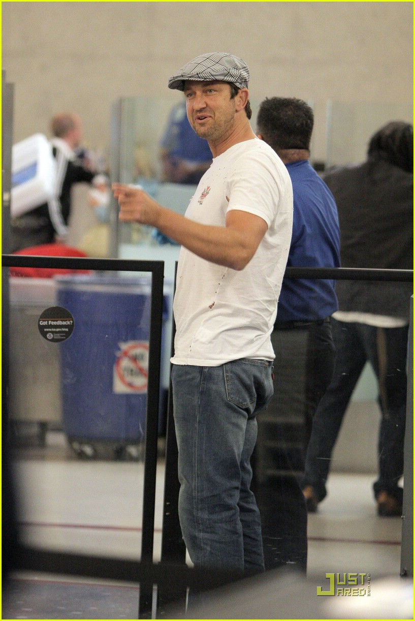 Gerard Butler Caps It Off Newsboy Style: Photo 1954711 | Gerard Butler ...