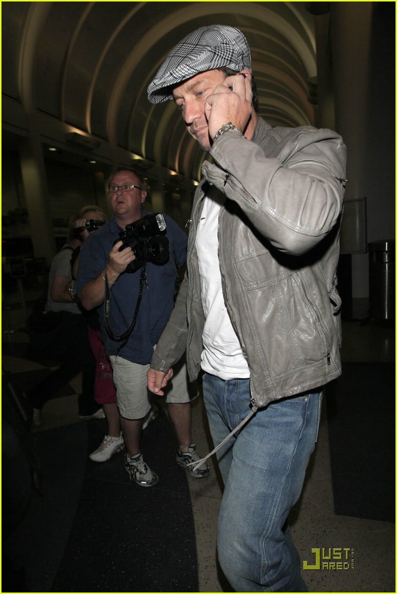Gerard Butler Caps It Off Newsboy Style: Photo 1954741 | Gerard Butler ...