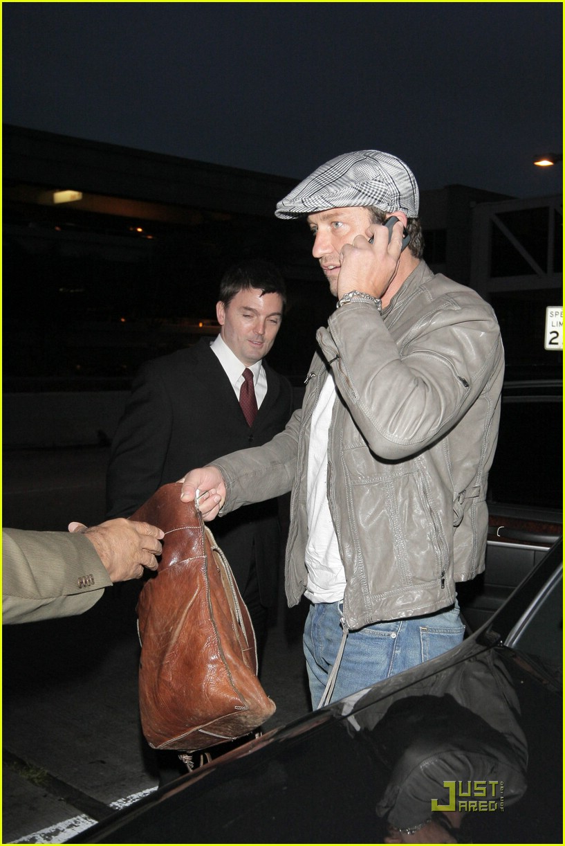 Gerard Butler Caps It Off Newsboy Style: Photo 1954781 | Gerard Butler ...