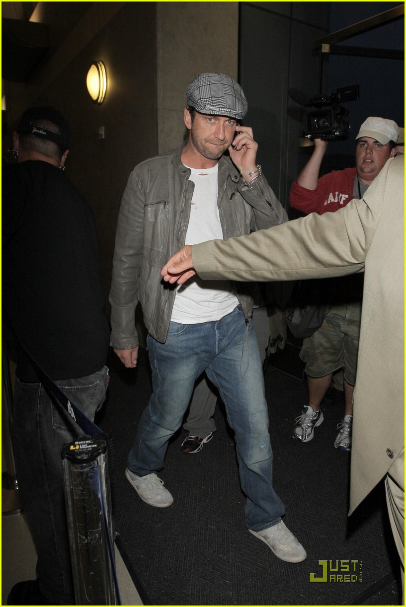 Gerard Butler Caps It Off Newsboy Style: Photo 1954801 | Gerard Butler ...