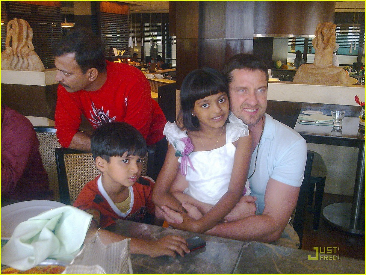 Gerard Butler Loves Slumdog Millionaire's Child Stars: Photo 1896001 ...