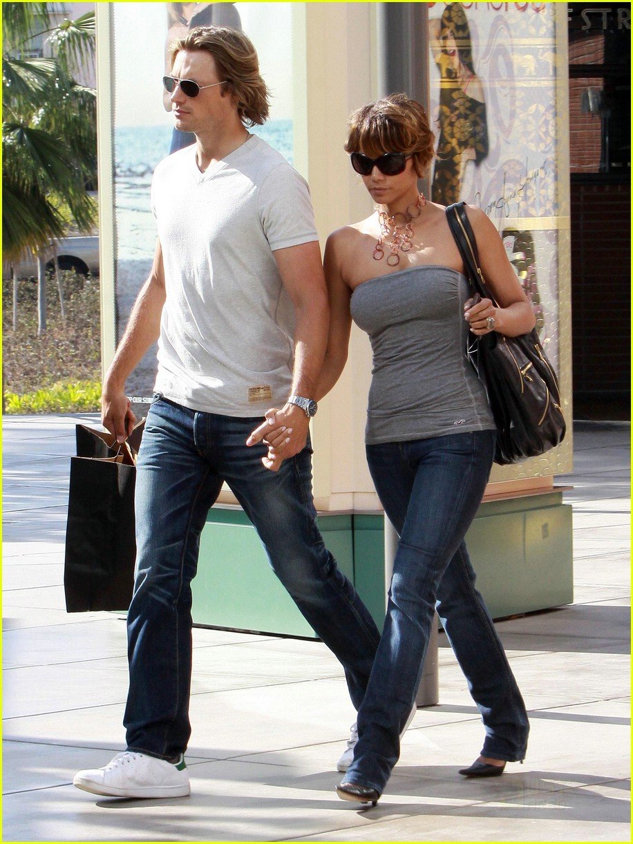 Halle Berry is a Hollister Hottie: Photo 1908201 | Gabriel Aubry, Halle ...