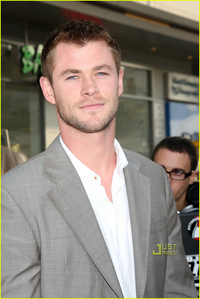 Chris Hemsworth is Thor Thor Thor!: Photo 1925811 | Chris Hemsworth ...