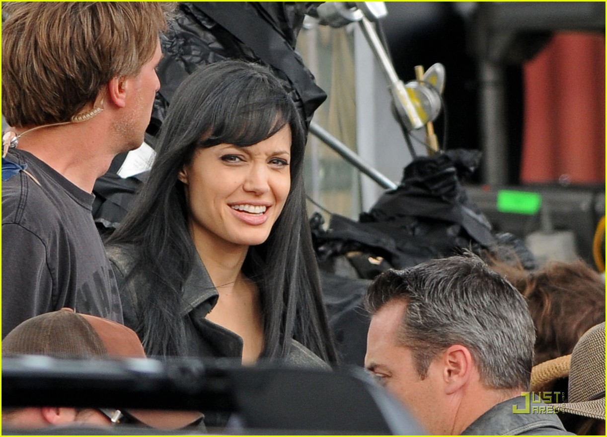 Angelina Jolie Takes A Salt Slice: Photo 1945111 | Angelina Jolie ...