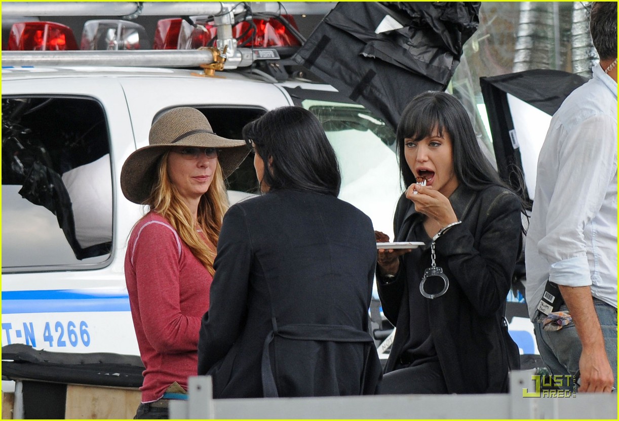 Angelina Jolie Takes A Salt Slice: Photo 1945221 | Angelina Jolie ...