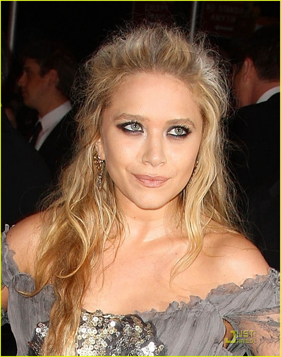 Mary-Kate Olsen - 2009 MET Costume Gala: Photo 1898351 | Mary-Kate ...