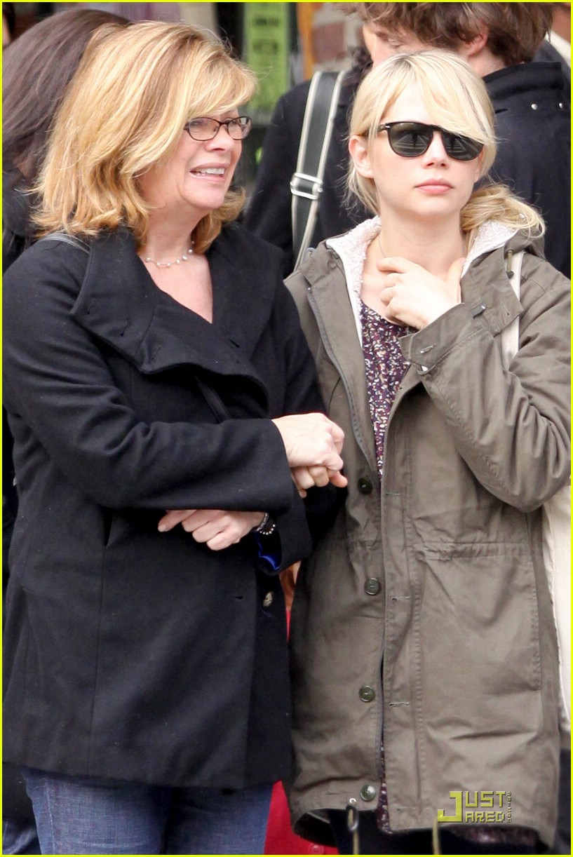 Michelle Williams: Monday Morning With Matilda: Photo 1930261 ...