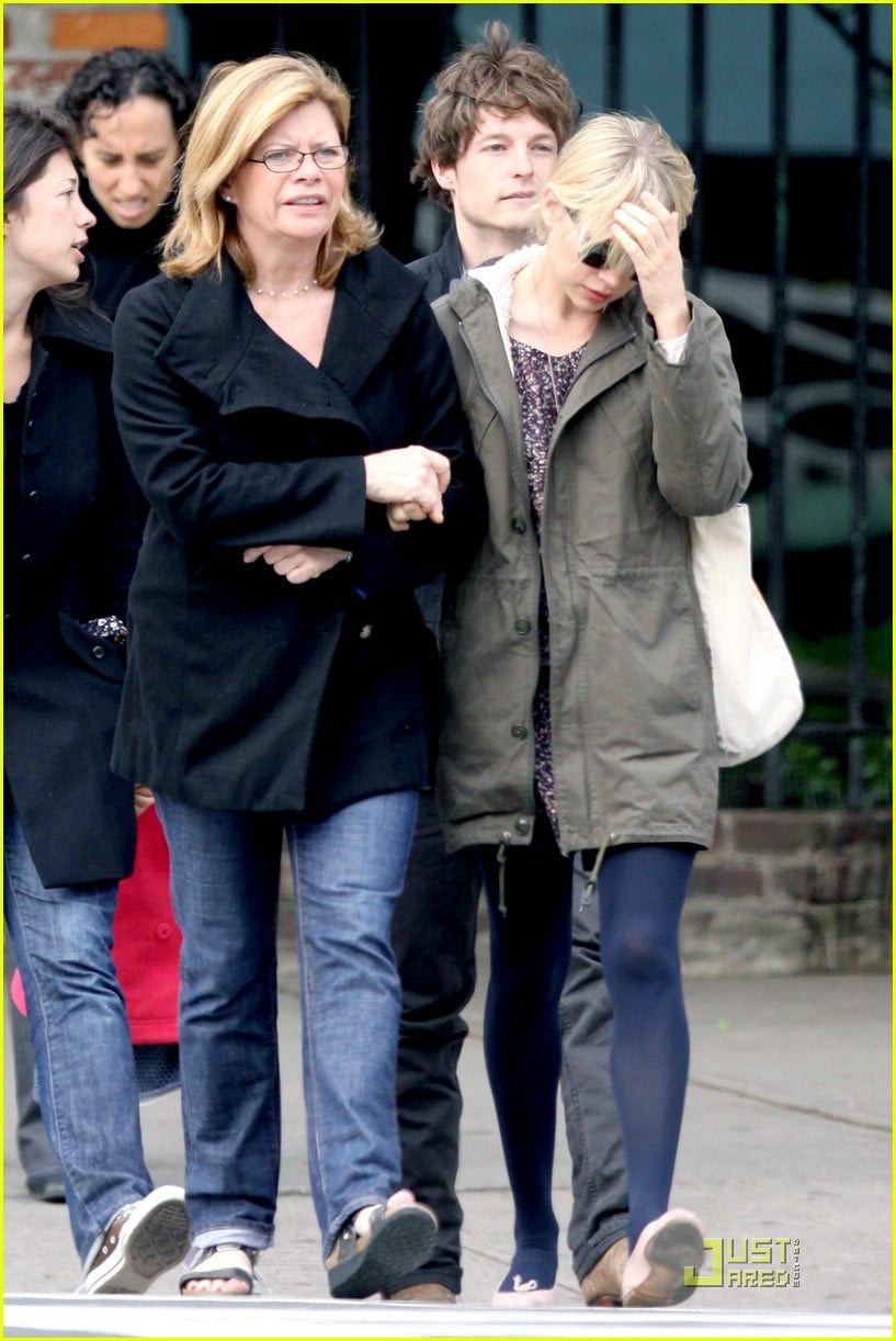 Michelle Williams: Monday Morning With Matilda: Photo 1930321 ...