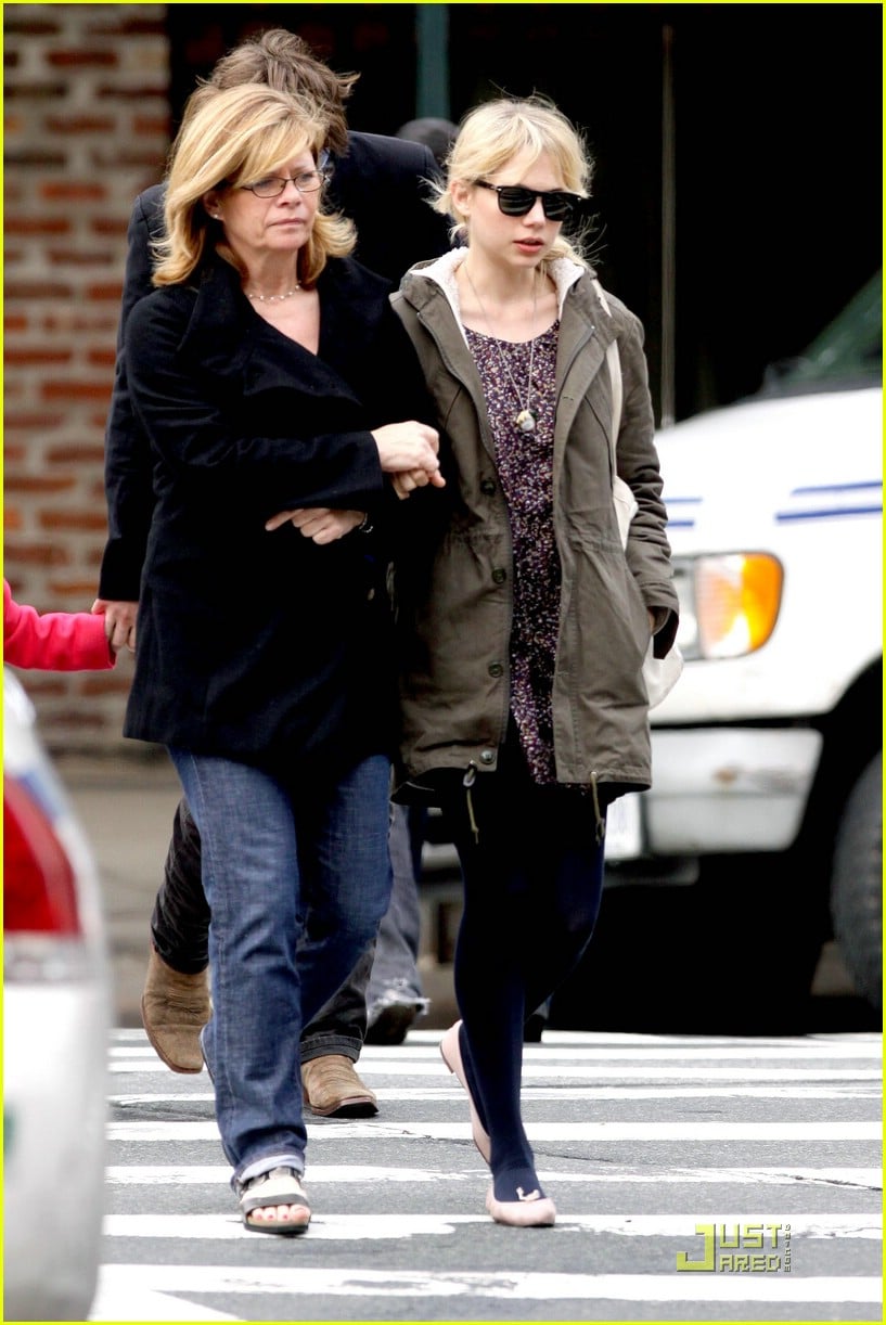 Michelle Williams: Monday Morning With Matilda: Photo 1930341 ...