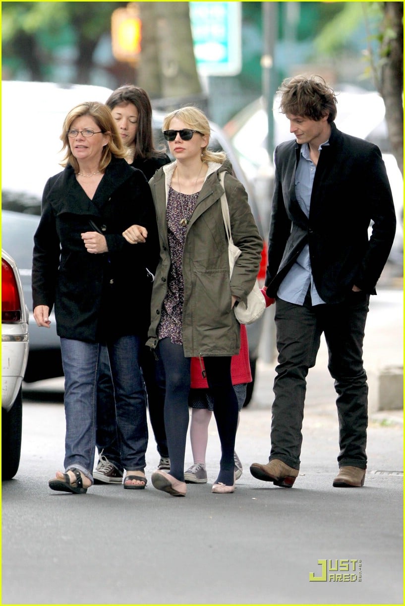 Michelle Williams: Monday Morning With Matilda: Photo 1930351 ...