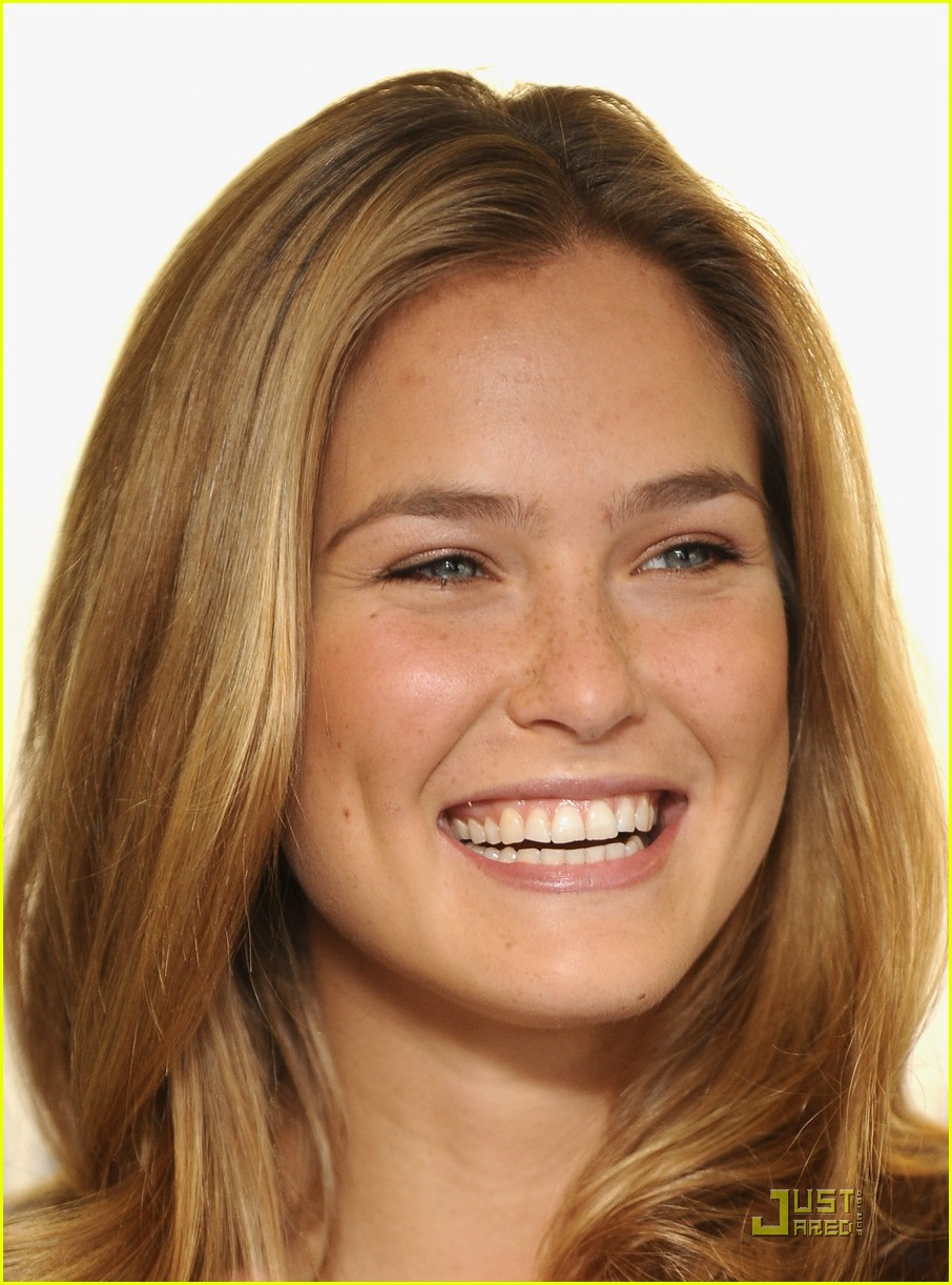 Bar Refaeli is Riveting In Reebok: Photo 1901211 | Bar Refaeli Pictures ...