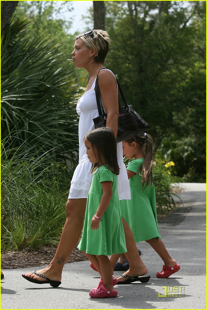 Kate Gosselin: Life's A Beach With Sextuplets!: Photo 1970981 ...