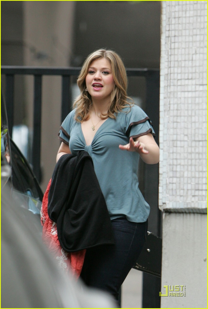 Kelly Clarkson: Here's The Tip Of My Tongue: Photo 1975331 | Kelly ...
