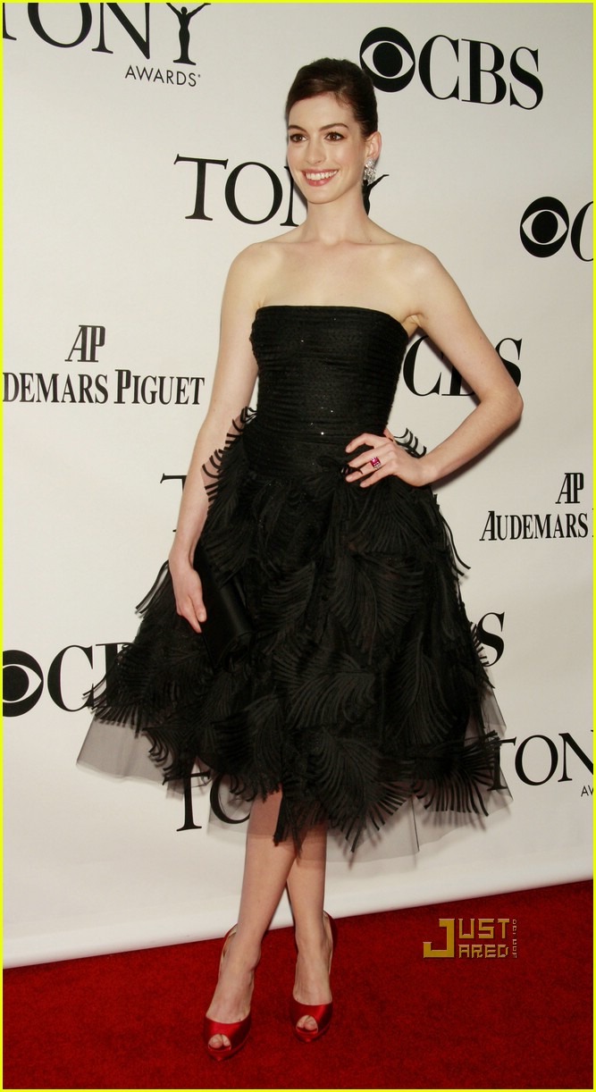 Anne Hathaway - Tony Awards 2009: Photo 1974251 | Anne Hathaway, Tony ...