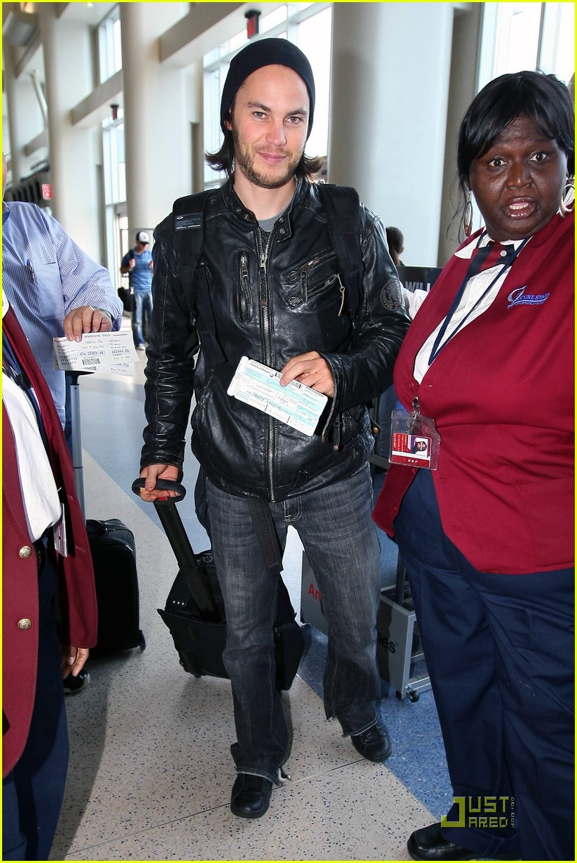 Taylor Kitsch is Beanie Buff: Photo 1965121 | Taylor Kitsch Photos ...