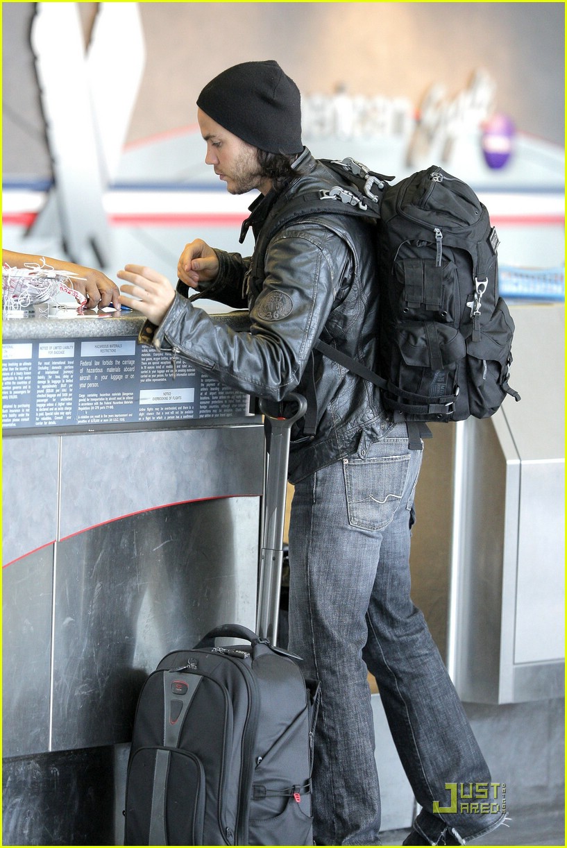 Taylor Kitsch is Beanie Buff: Photo 1965271 | Taylor Kitsch Pictures ...