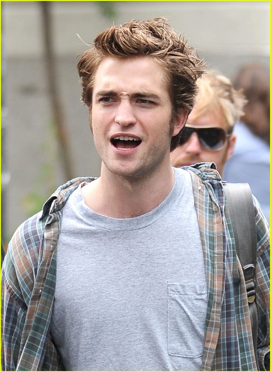 Robert Pattinson is Remember Me Remarkable: Photo 1990611 | Robert ...