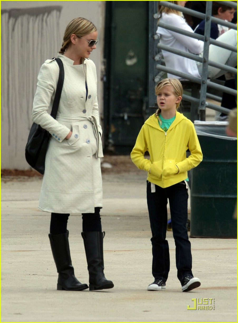 Ryan Phillippe Coaches Little League: Photo 1971521 | Abbie Cornish ...