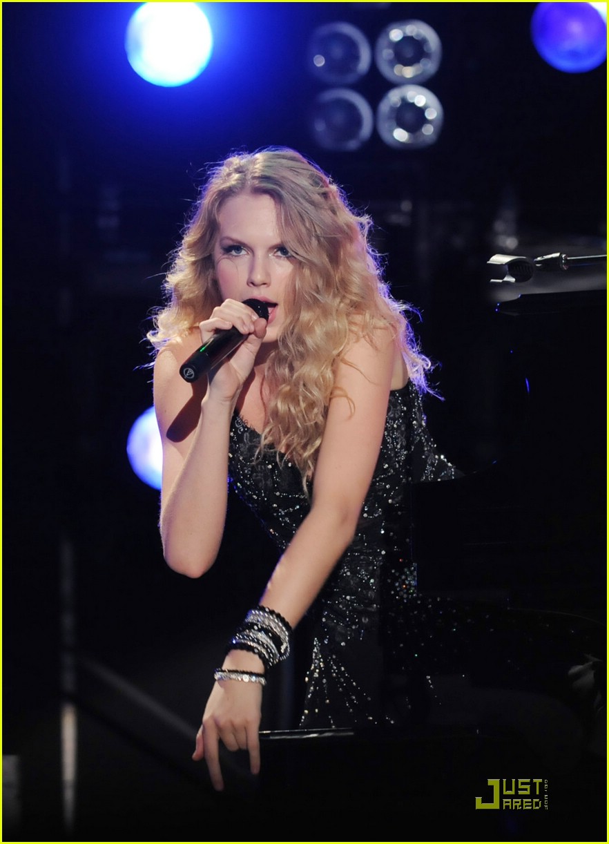 Photo: taylor swift crazy for country music 09 | Photo 1988001 | Just ...