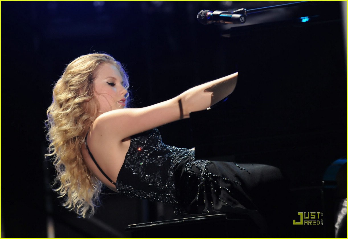 Taylor Swift is Crazy For Country Music: Photo 1988211 | Taylor Swift ...