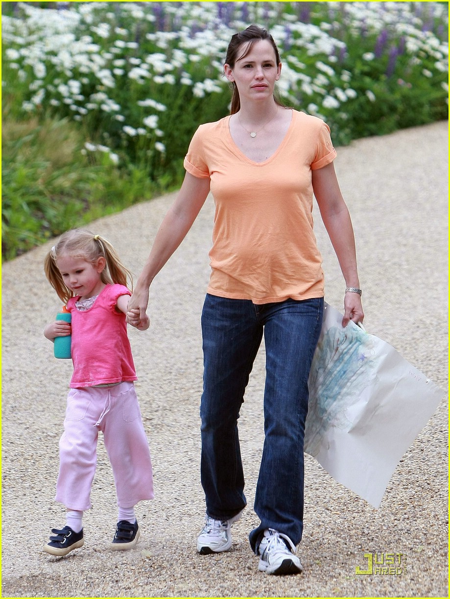 Violet Affleck is Painting Pretty: Photo 1970631 | Ben Affleck ...