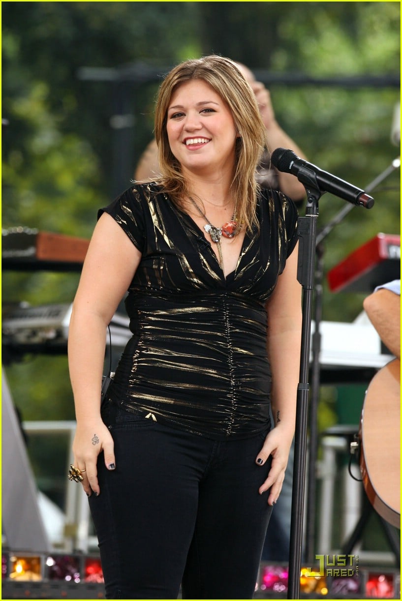 Kelly Clarkson Licks Sam Champion: Photo 2091482 | Kelly Clarkson ...