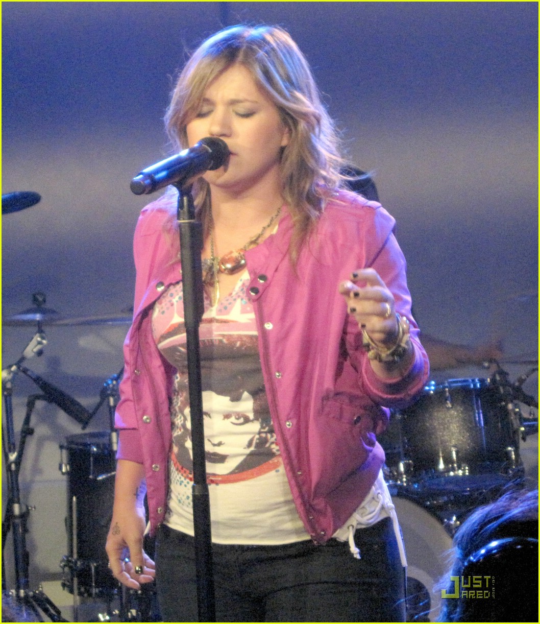 Kelly Clarkson Covers Janet Jackson's "If": Photo 2053371 | Janet ...