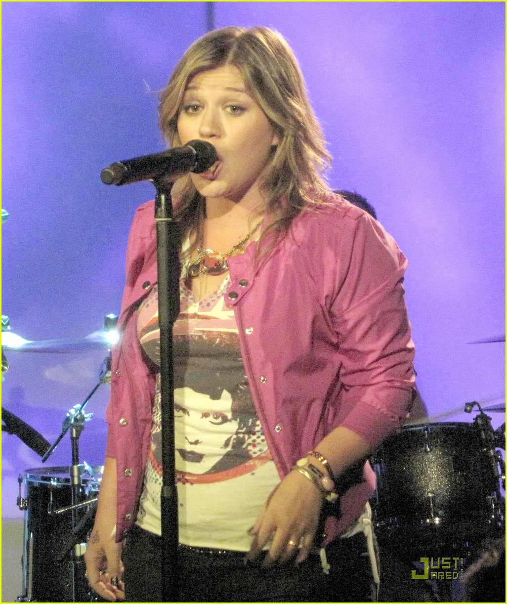 Kelly Clarkson Covers Janet Jackson's "If": Photo 2053391 | Janet ...