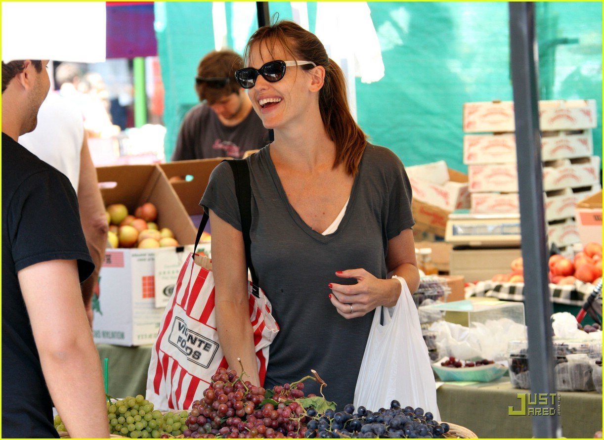 Jennifer Garner is a Grapes Girl: Photo 2077752 | Jennifer Garner ...