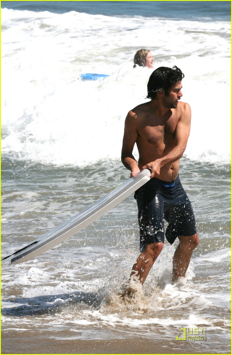 Adrian Grenier Gets Bodyboarding Buff: Photo 2033221 | Adrian Grenier ...