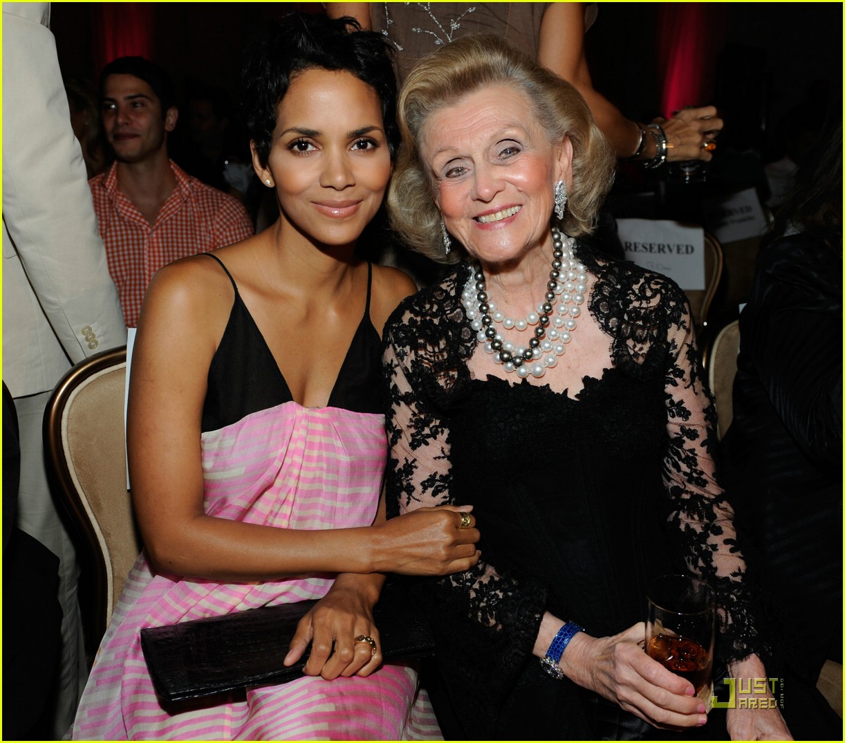 Halle Berry: Team Whitney Houston!: Photo 2081821 | Halle Berry ...