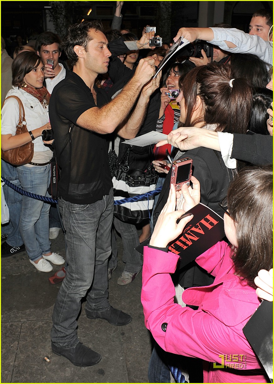 Jude Law Has More Than Two Tattoos: Photo 2041861 | Jude Law Photos ...