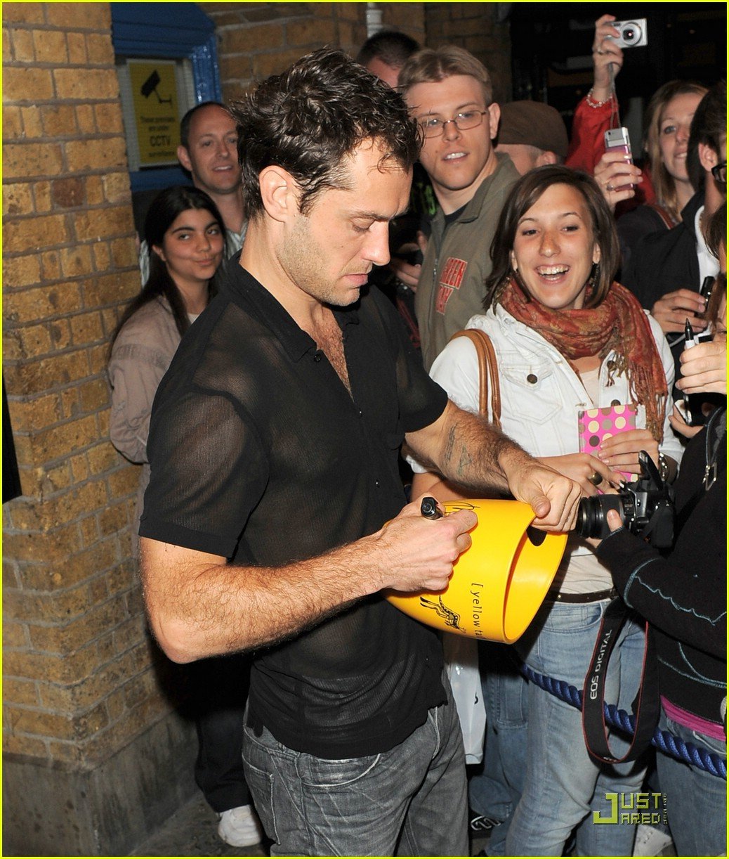 Jude Law Has More Than Two Tattoos: Photo 2041991 | Jude Law Photos ...