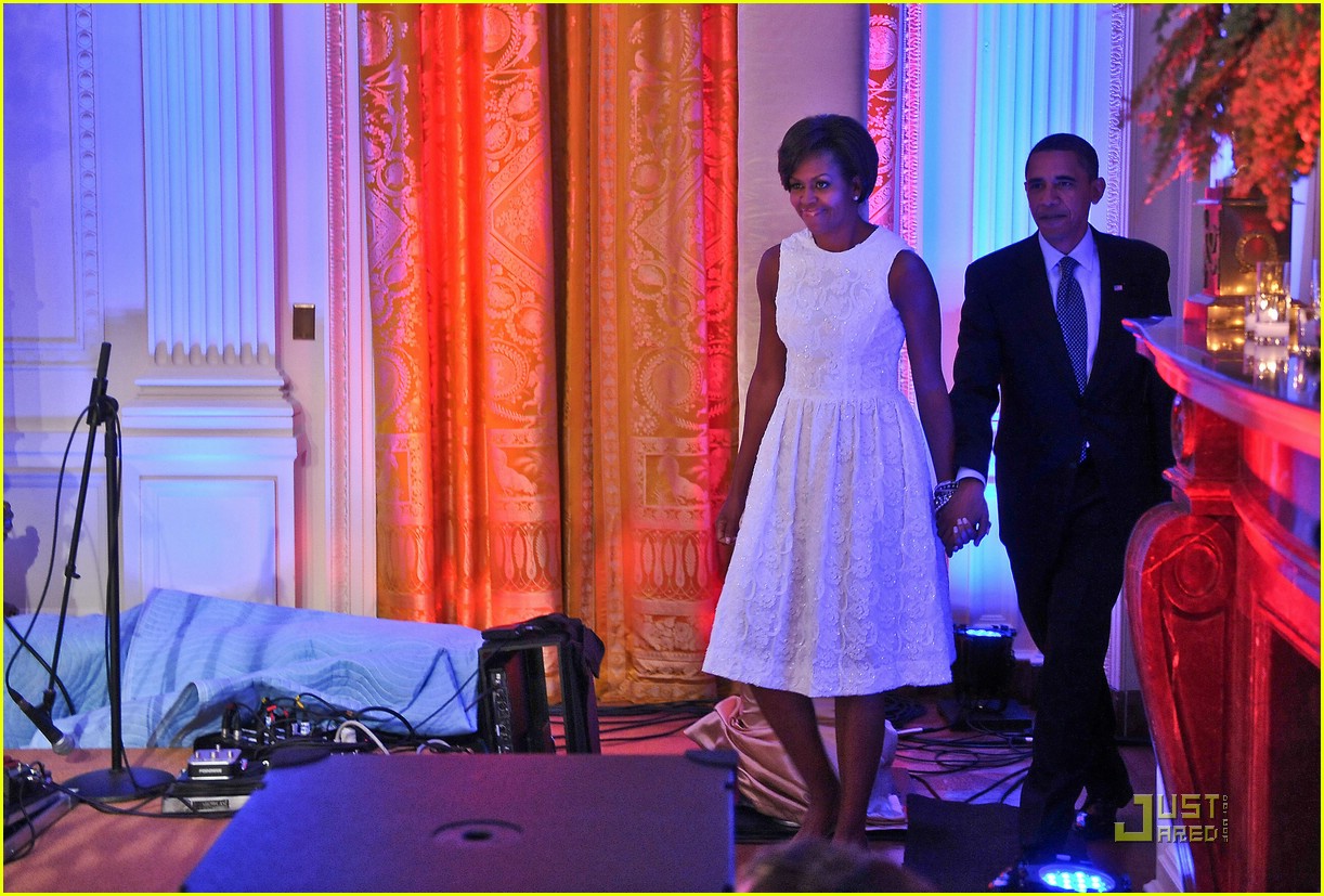 Michelle Obama Sports Short New Do: Photo 2067241 | Barack Obama ...