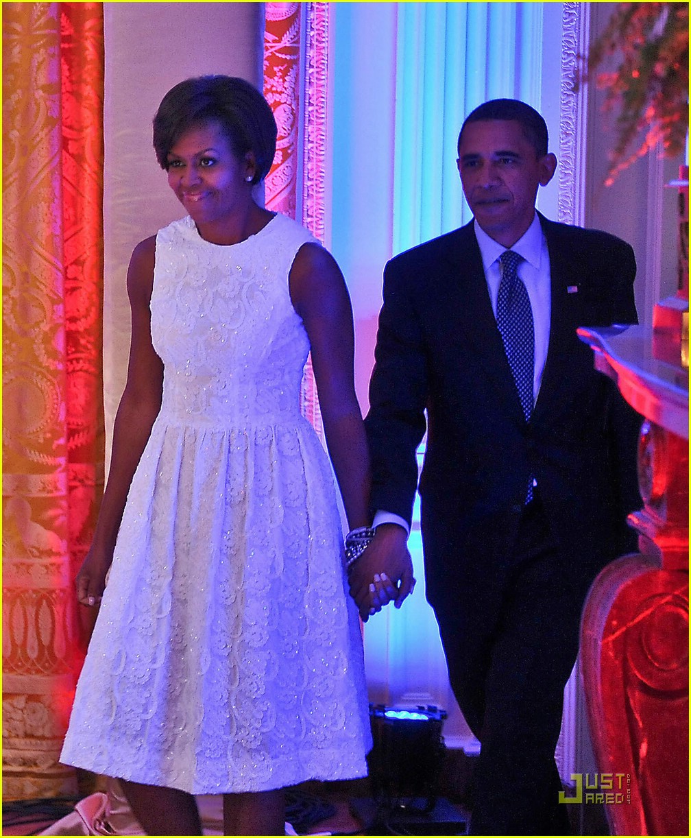 Michelle Obama Sports Short New Do: Photo 2067291 | Barack Obama ...