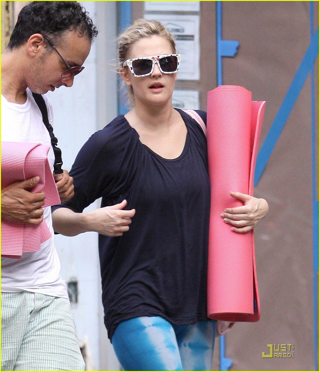 Drew Barrymore is Yoga Yummy: Photo 2142271 | Drew Barrymore Photos ...
