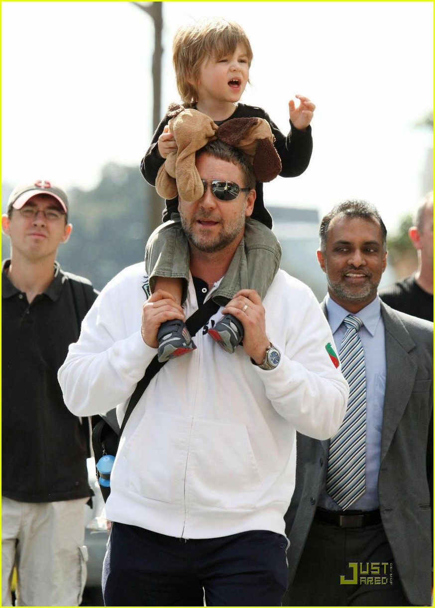 Russell Crowe is a Down Under Dad: Photo 2130061 | Celebrity Babies ...