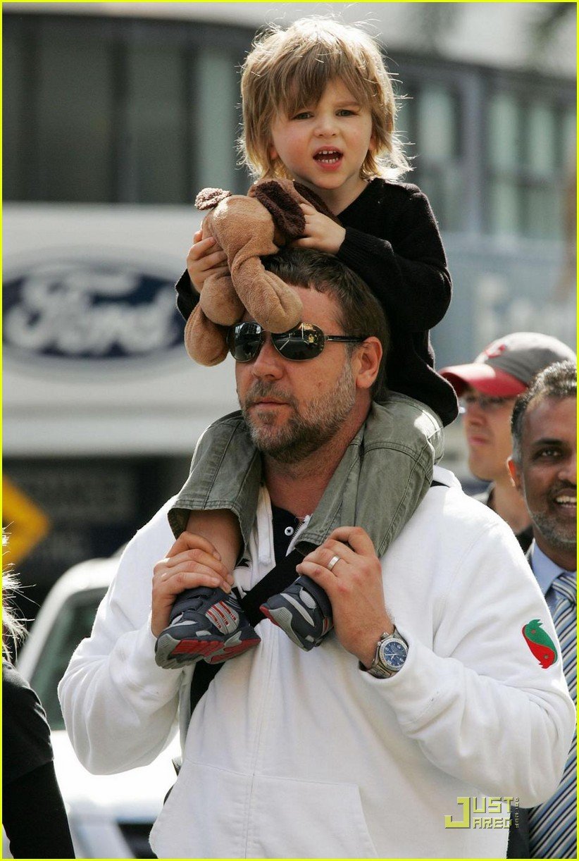 Russell Crowe is a Down Under Dad: Photo 2130091 | Celebrity Babies ...