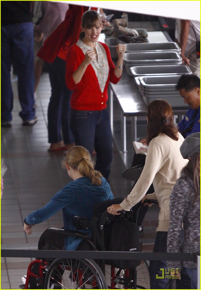 Jennifer Garner Airs It Out: Photo 2143792 | Jennifer Garner Photos ...